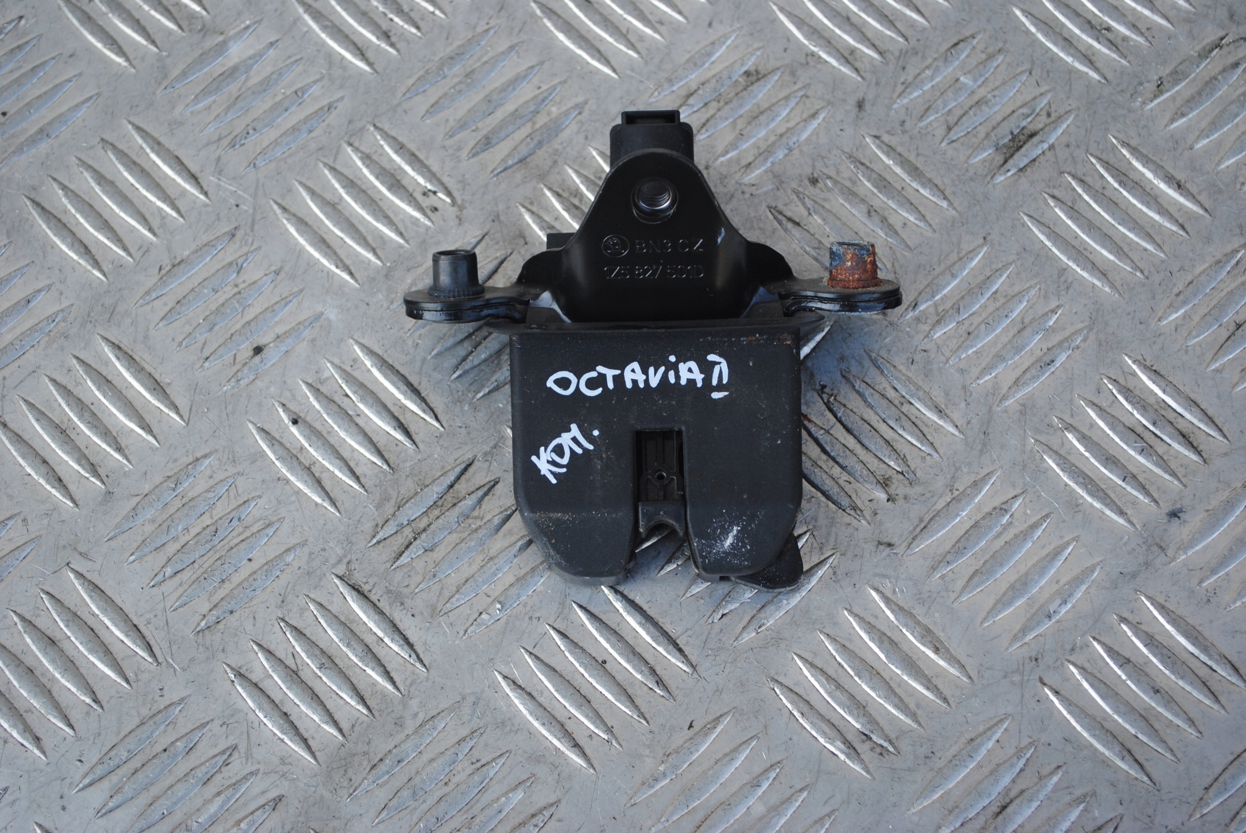 ZAMEK KLAPY TYLNEJ 1Z5827501D SKODA OCTAVIA II 1Z5827501D za 69 zł z ...