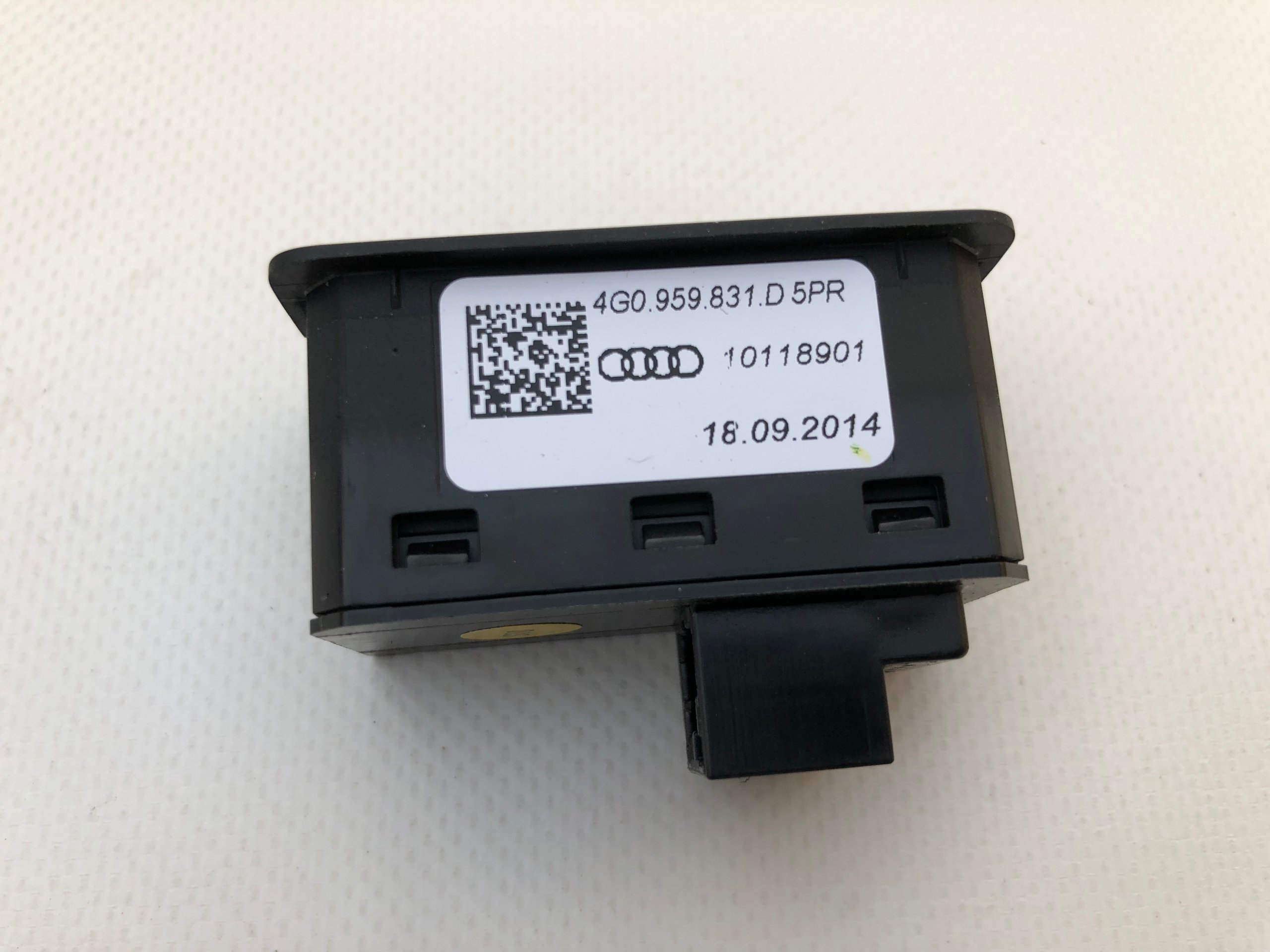 Przycisk el. klapy 4G0959831D AUDI A4 8W Q7 SQ7 4M - 7273953703 ...