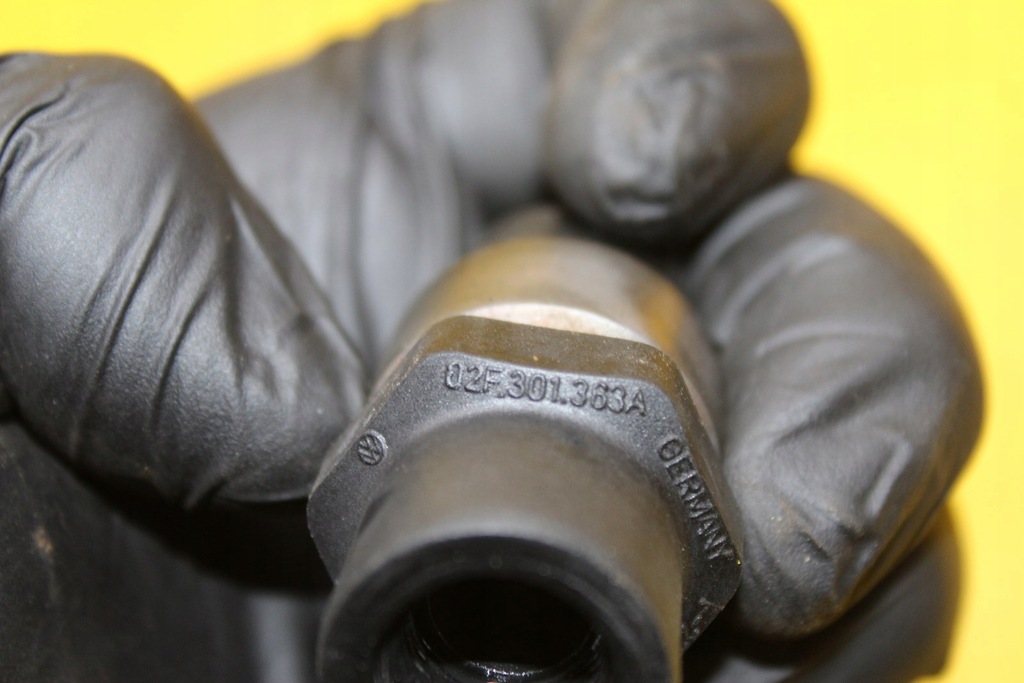 KRÓCIEC ZAWÓR VW T4 2.5 TDI 02F301363A - 7721992063 - oficjalne ...